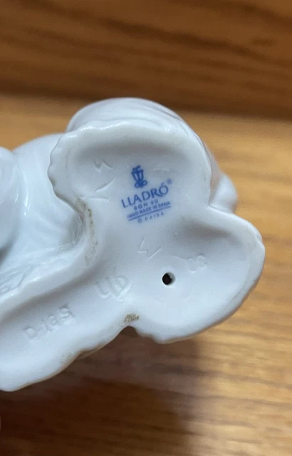 BEAUTIFUL LLADRO POLAR Bear Porcelain Figurine of a moving Polar Bear ...