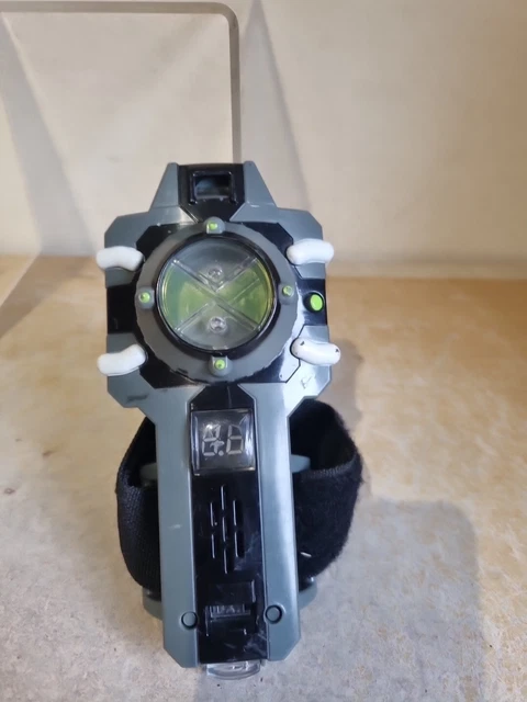 BEN 10 TRANSFORMING Arm Omnitrix Light & Sound *Bandai 2007 (W9) £18.15 ...