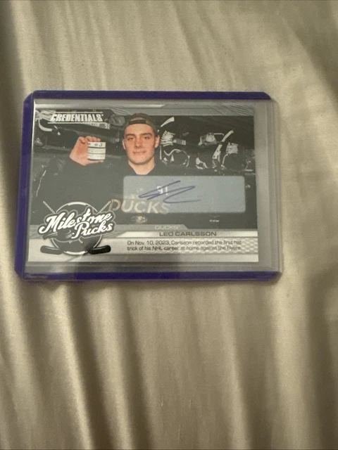 2024-25 UPPER DECK Credentials Milestone Pucks Auto Leo Carlsson Auto # ...