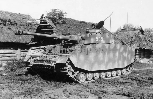 WW2 PICTURE PHOTO 1944 Panzer IV Ausf Heavy tank of German Panzer ...
