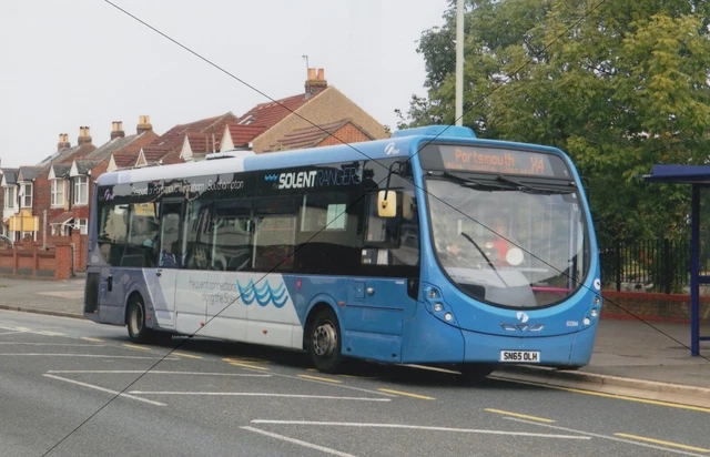 BUS PHOTO, FIRST Solent Portsmouth Photograph Picture, Streetlite 63304 ...