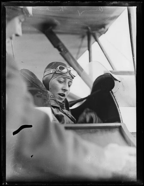 ENGLISH AVIATRIX AMY Johnson cockpit plane NSW 16 June 1930 Old Photo ...