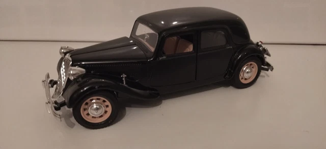 MINIATURE CITROËN TRACTION Avant 15cv noire Burago 1:24 EUR 15,00 ...