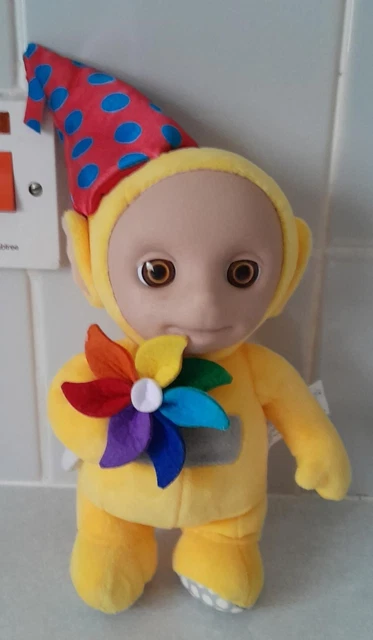 TELETUBBIES LA LA Plush Soft Toy Talking Party Hat & Flowers Tested ...