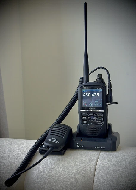 ICOM ID-52A DUAL Band Digital VHF/UHF Transceiver GPS D-STAR Case MARS ...