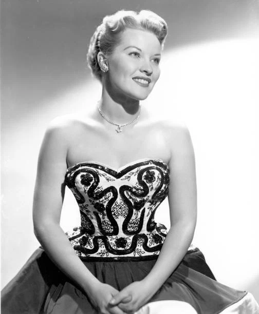 SINGER PATTI PAGE Poses For A Portrait 1955 2 Old Music Photo $9.00 ...