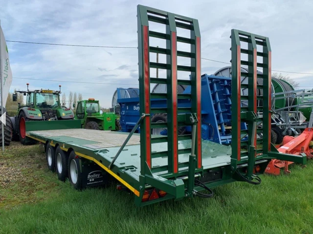 BAILEY LOW LOADER TRAILER, Tri Axle, 2022, 32ft Bed Super Singles Air ...