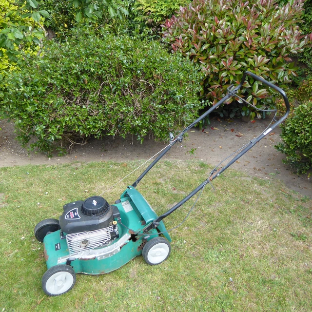 QUALCAST*40P*MOWER+BAG*SPARES ONLY* GOOD Starting Engine*Bodywork ...