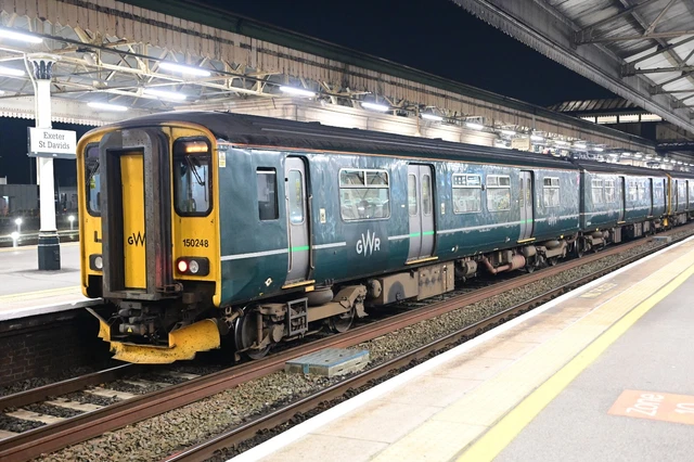 CLASS 150 NO 150248 in gwr green at exeter st davids £1.20 - PicClick UK