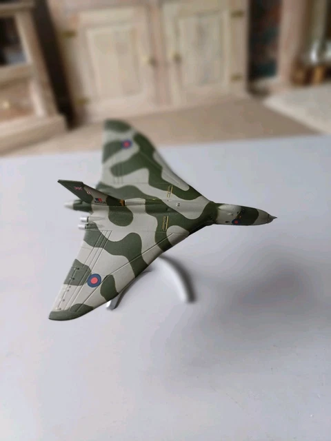 CORGI SHOWCASE DIECAST Avro Vulcan B2 RAF Cold War Bomber 1:330 £7.58 ...
