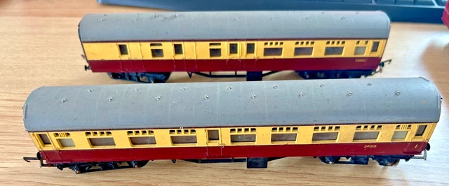 TRI ANG 00 Gauge Blood and custard Coaches £20.39 - PicClick UK