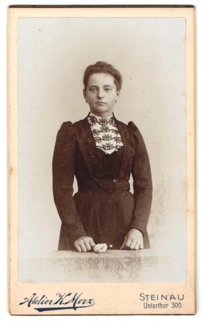 FOTOGRAFIE ATELIER K. Merz, Steinau, Unterthor 300, Junge Frau in ...