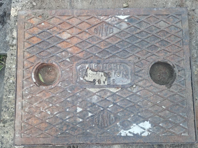 CAST IRON MANHOLE Drain Cover & Frame 658mm x 510mm Inspection Lid Free ...