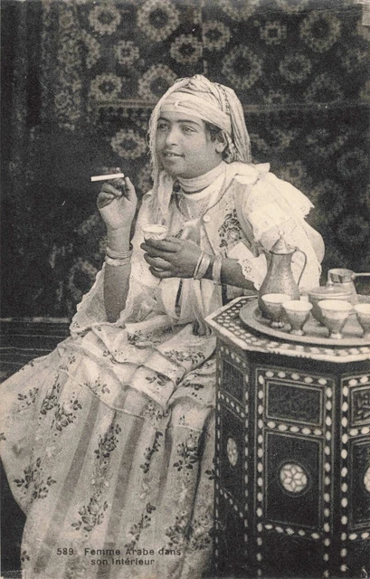 CPA ALGERIE SCENES Et Types Femme Arabe Dans Son Interieur EUR 7,00 ...