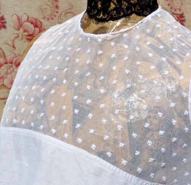 ANCIENNE GUIMPE/ PLASTRON en linon et tulle brodé de fleurs stylisées ...