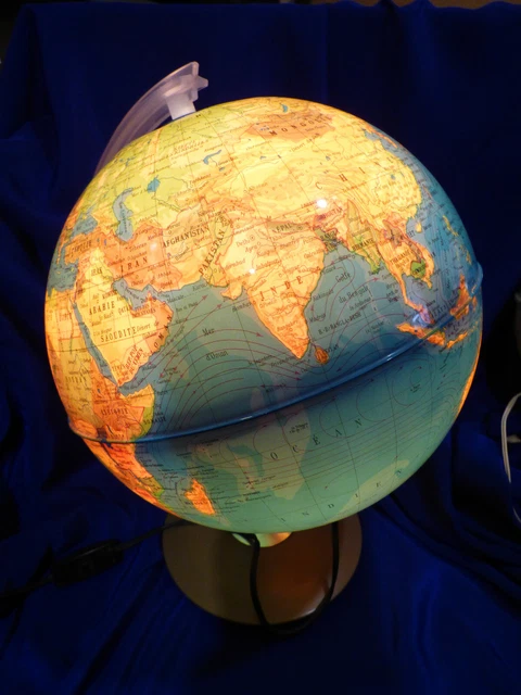 BRIGHT GLOBE EARTH. WORLD MAP. 1973 Edts ATLAS. 220 VOLTS. REF 7468 £25 ...