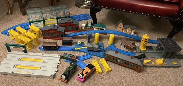 THOMAS THE TANK engine set trackmaster trains and Blue Plastic Track ...