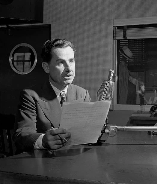 LOWELL THOMAS NEWS Commentator 1 Old 1940S Radio Photo EUR 6,62 ...