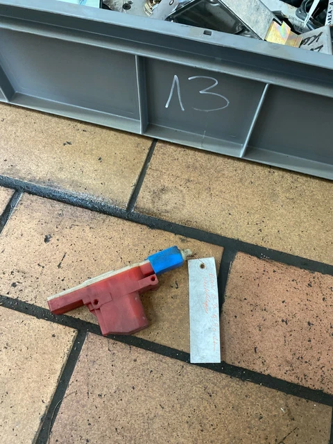 BMW E30 E23 E24 central locking servomotor trunk actuator 1377141 £28. ...