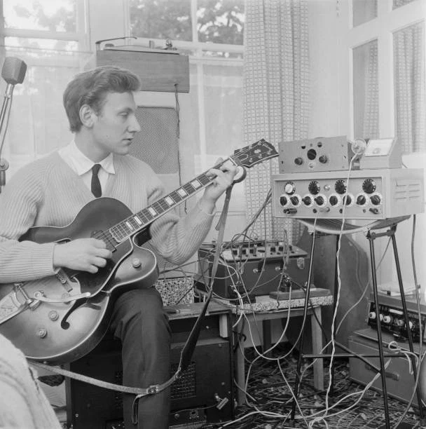 ENGLISH GUITARIST RHET Stoller Pictured With His Gibson Guitar 1964 OLD ...