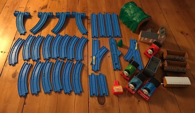 TOMY TRACKMASTER TRAIN Blue Track Bundle Thomas Tank Engine 40 Pieces £ ...