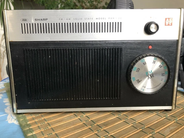 VINTAGE AND RARE Sharp FXH-20 AM/FM AC/DC Radio/Sharp Hayakawa Electric ...