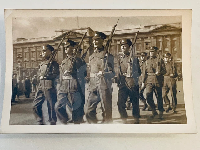 BRITISH ARMY, WW2, Marching past Buckingham Palace, London. original ...