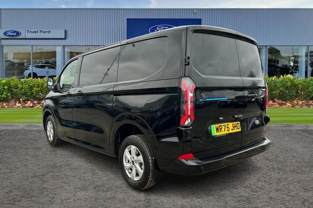 FORD E-TRANSIT 320 Limited AUTO L1 SWB RWD 100kW 65kWh H1 Low Roof ...