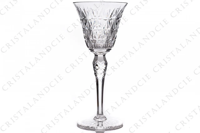 VERRE À VIN n°4 forme Stella par Saint-Louis. Wine glass n°4 shape ...