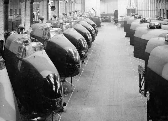 NEW 6 X 4 Photo Ww2 Raf Halifax Bomber Production Line 26 £1.50 ...