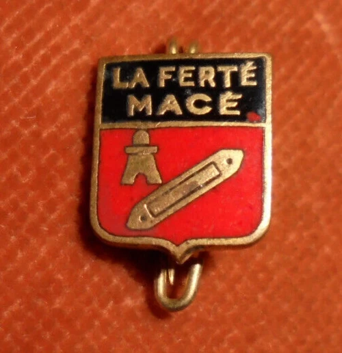 JOLIE INSIGNE ÉPINGLE Badge Emaillé Blason Héraldique La FERTE-MACE ( Navette ) EUR 15,00 ...