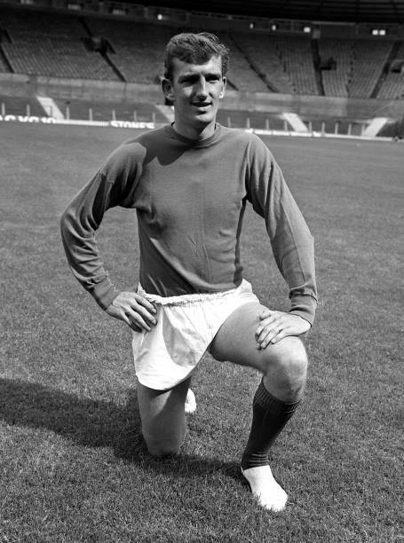 1968 MANCHESTER UNITED goalkeeper Alex Stepney Historic Old Photo EUR 6 ...