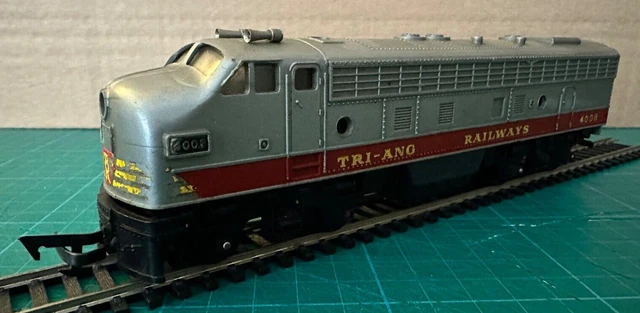 TRIANG RAILWAYS R55/57/58 DUMMY Diesel Locomotive OO GAUGE Silver/Red £ ...