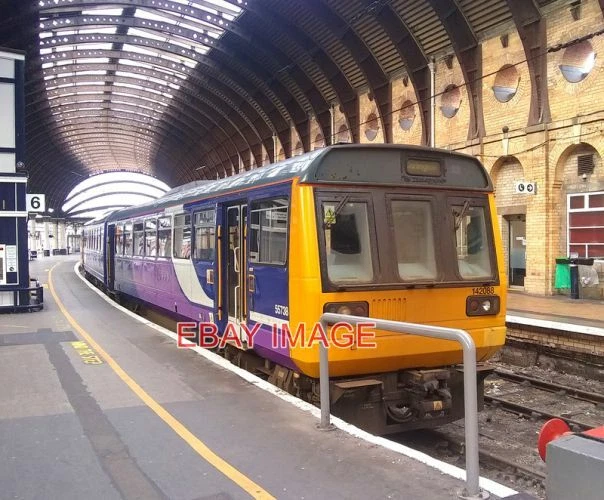 PHOTO NORTHERN Train Class 142 No. 142088 At York Railway Station ...
