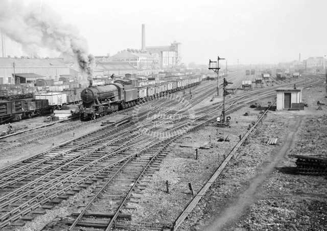 PHOTO BR BRITISH Railways Steam Locomotive WD 2-10-0 90766 Grangemouth ... PHOTO BR BRITISH Railways Steam Locomotive WD 2-10-0 90766 Grangemouth ...