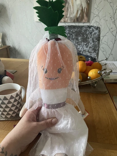 ALDI 2025 Katie 'Love Actually' soft toy (Kevin the Carrot) £14.97 ...