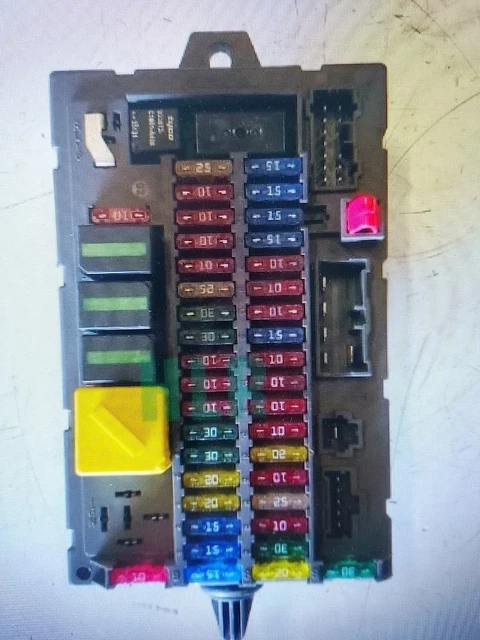 LAND ROVER DISCOVERY 2 Td5 & V8 Interior Fuse Box YQE000251 EUR 80,00 ...