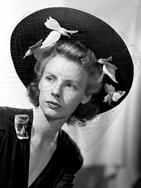 RADIO ACTRESS BARBARA Brown models fashion suit hat and gloves S 1940s ...