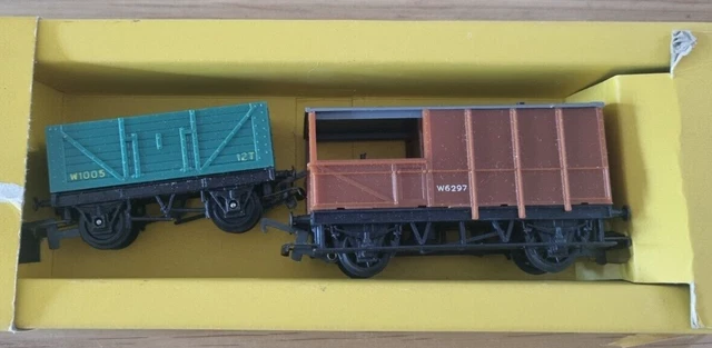 VINTAGE TRI-ANG HORNBY Railways R10 open goods & R124 Brake Van OO ...