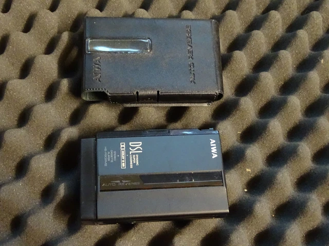 ORIGINAL AIWA HS-P202 M II Walkman with case and battery adapter excellent condition £158.36 ...