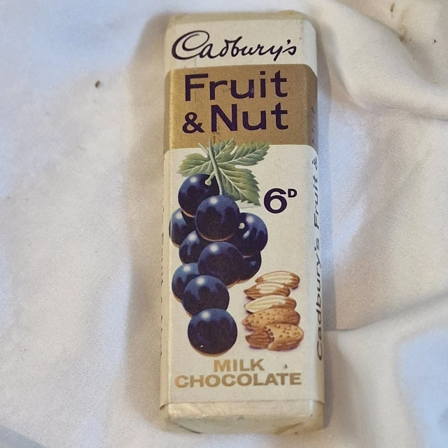 VINTAGE CADBURYS FRUIT and Nut Milk Chocolate Bar Confectionary Wrapper ...