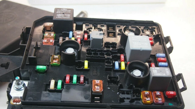 ORIGINAL OPEL CORSA D fuse box control unit 39068007 £170.94 - PicClick UK