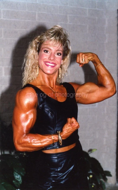 FEMALE BODYBUILDER PRETTY Girl FOUND PHOTO Color MUSCLE WOMAN Original ...