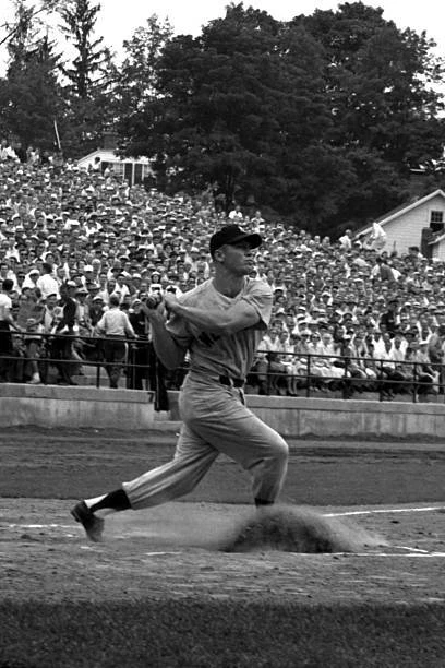 OUTFIELDER MICKEY MANTLE Of The New York Yankees 1954 Baseball OLD ...