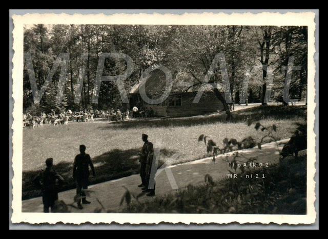 FOTO WK2 NACHL. Th.Lampel, I.R.171, Lowel Luck, Offiziere im Park ...