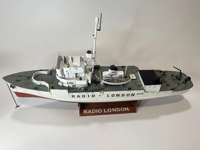 VINTAGE RADIO LONDON 266 Model motorised remote control boat / Ship RC ...