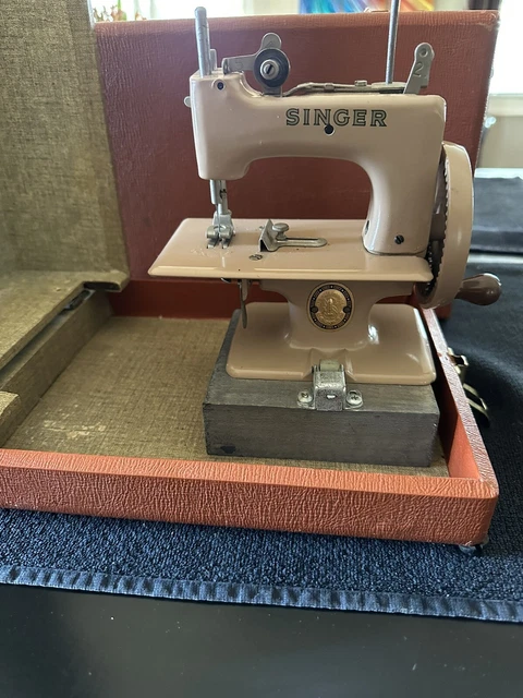 SINGER SEWHANDY CHILD Size Sewing Machine Model 20 Tan Beige Manual 