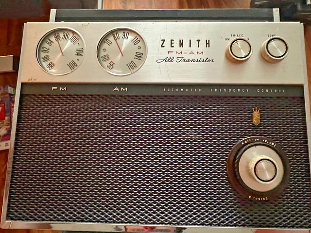 VINTAGE RADIO ZENITH FM-AM All Transistor Model Royal 2000 Made in USA ...