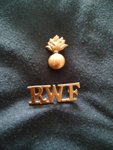 ROYAL WELSH FUSILIERS RWF & Bomb 2 Piece Shoulder Title Badge Westlake ...