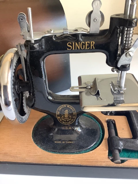 RARE VINTAGE SINGER Sew Handy Model 20 Sewing Machine W/Wooden Case ...